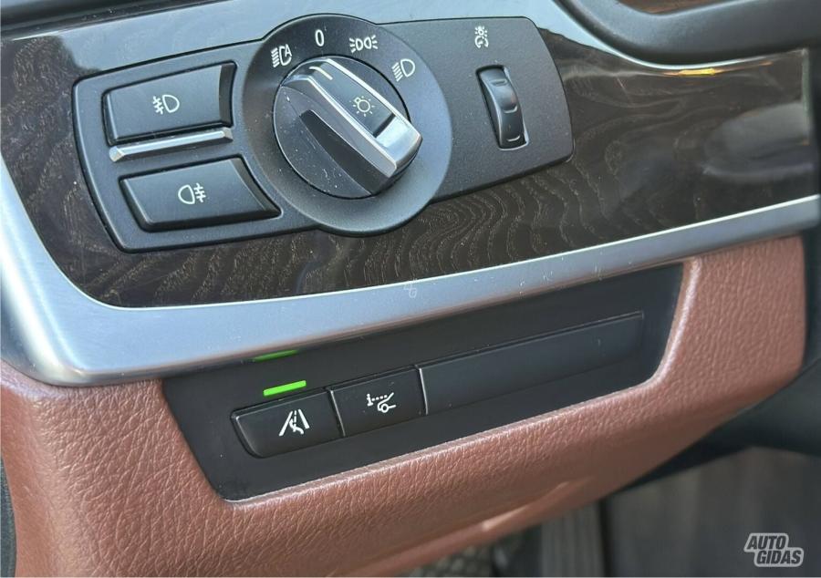 Black BMW 525 2012 in Jonava, with an engine capacity of 2.00 L and mileage of 283 thousand km for 8200 €, photo 11 on AUTOMOTO.COM.LV