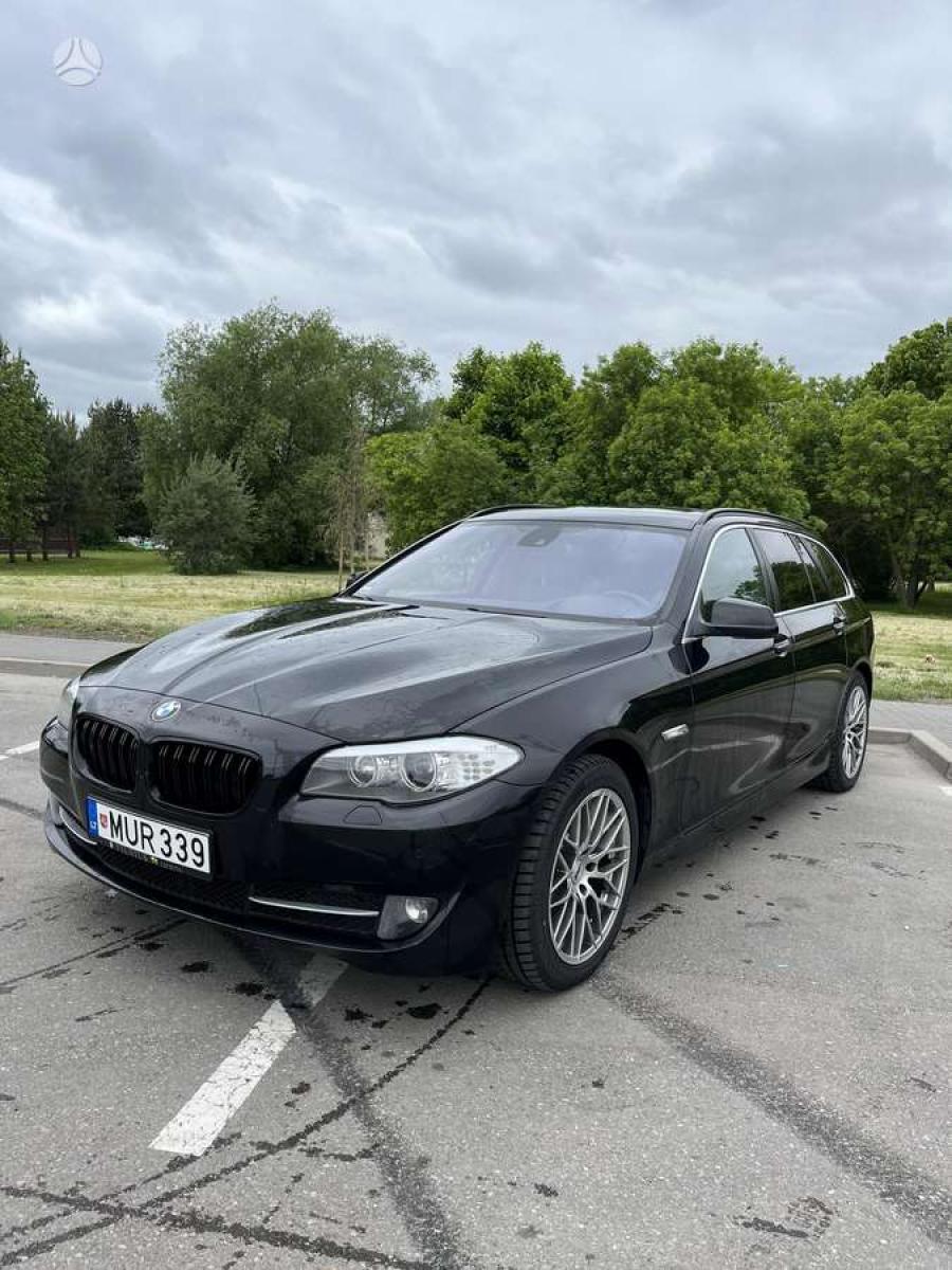 Black BMW 525 2012 in Panevezys, with an engine capacity of 2.00 L and mileage of 365 thousand km for 9000 €, photo 1 on AUTOMOTO.COM.LV