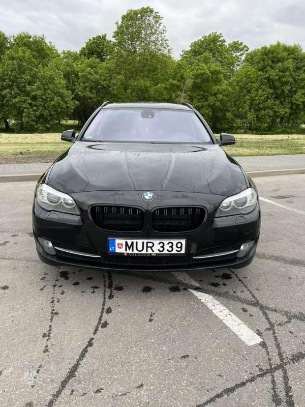 Black BMW 525 2012 in Panevezys, with an engine capacity of 2.00 L and mileage of 365 thousand km for 9000 €, photo 3 on AUTOMOTO.COM.LV