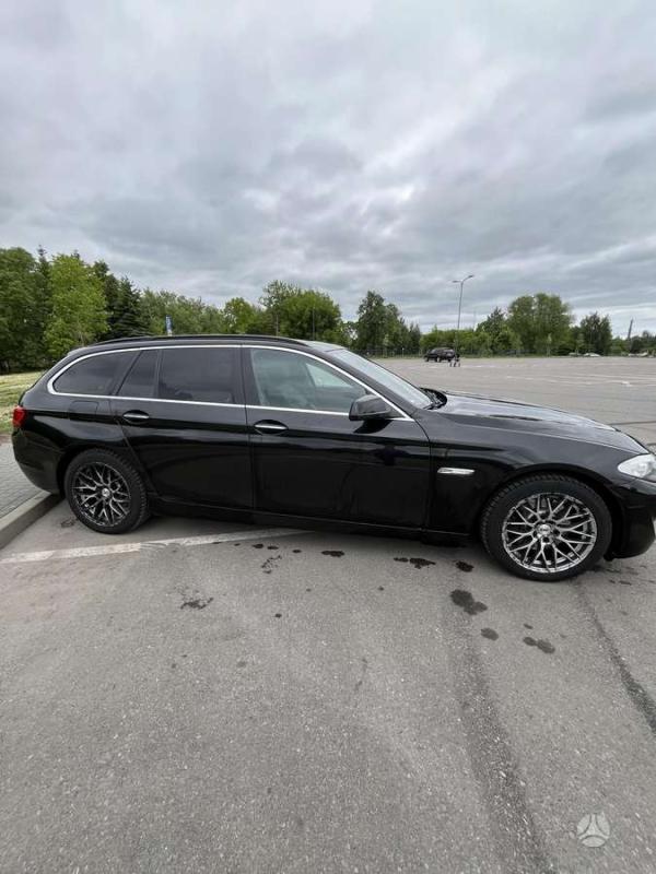 Black BMW 525 2012 in Panevezys, with an engine capacity of 2.00 L and mileage of 365 thousand km for 9000 €, photo 4 on AUTOMOTO.COM.LV
