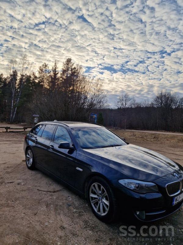 Black BMW 525 2013 in Riga, with an engine capacity of 2.00 L and mileage of 300 thousand km for 8200 €, photo 4 on AUTOMOTO.COM.LV