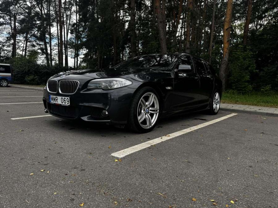 Black BMW 525 2013 in Kaunas, with an engine capacity of 2.00 L and mileage of 316 thousand km for 9800 €, photo 1 on AUTOMOTO.COM.LV