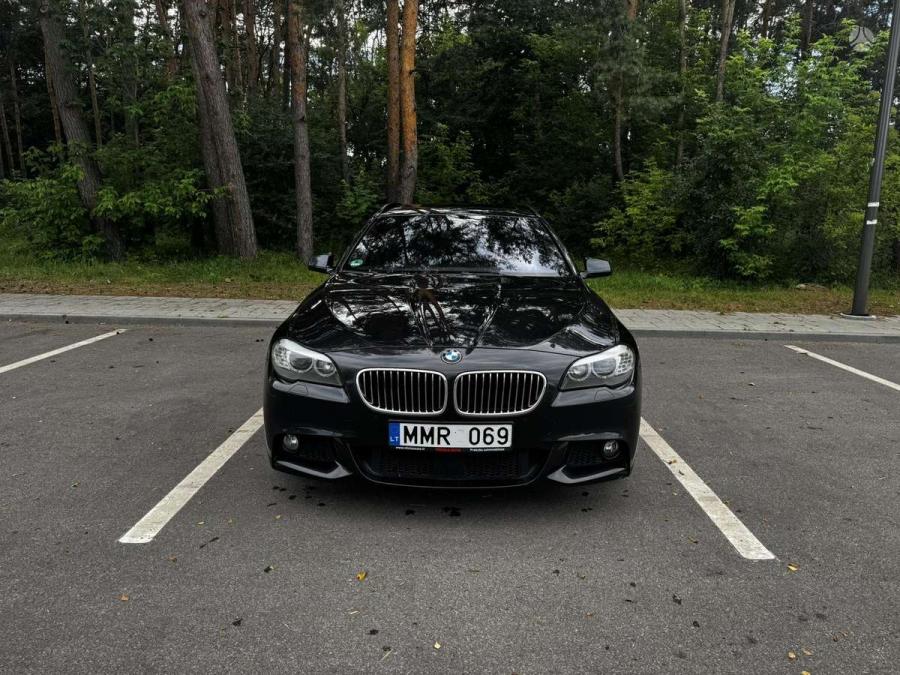 Black BMW 525 2013 in Kaunas, with an engine capacity of 2.00 L and mileage of 316 thousand km for 9800 €, photo 3 on AUTOMOTO.COM.LV