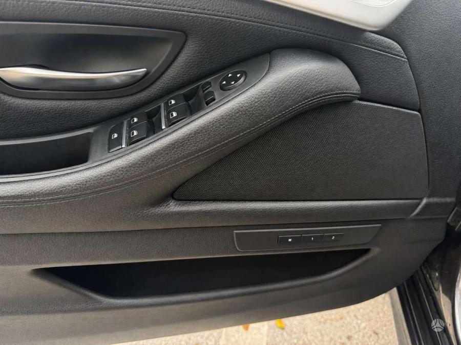 Black BMW 525 2013 in Kaunas, with an engine capacity of 2.00 L and mileage of 316 thousand km for 9800 €, photo 8 on AUTOMOTO.COM.LV