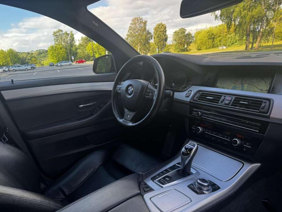 Black BMW 525 2013 in Kaunas, with an engine capacity of 2.00 L and mileage of 316 thousand km for 9800 €, photo 16 on AUTOMOTO.COM.LV