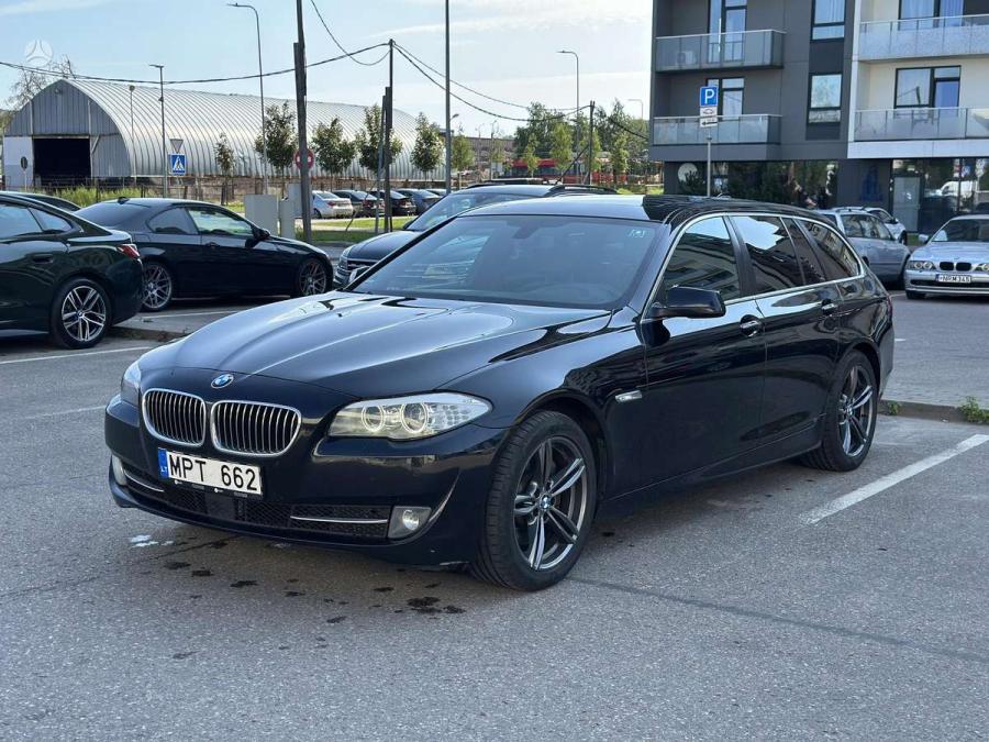 Black BMW 525 2013 in Vilnius, with an engine capacity of 2.00 L and mileage of 285 thousand km for 10000 €, photo 1 on AUTOMOTO.COM.LV