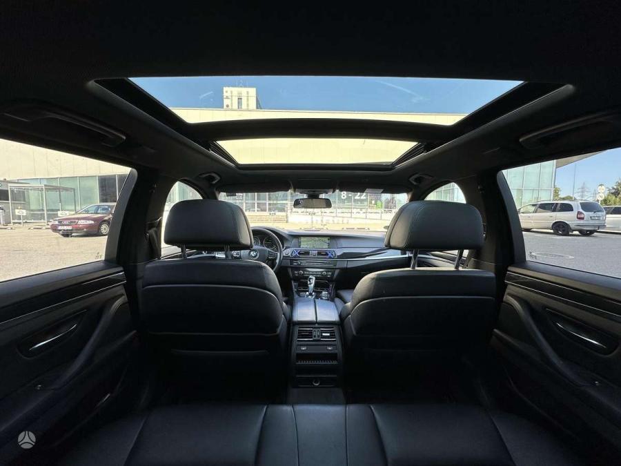 Black BMW 525 2013 in Vilnius, with an engine capacity of 2.00 L and mileage of 285 thousand km for 10000 €, photo 10 on AUTOMOTO.COM.LV