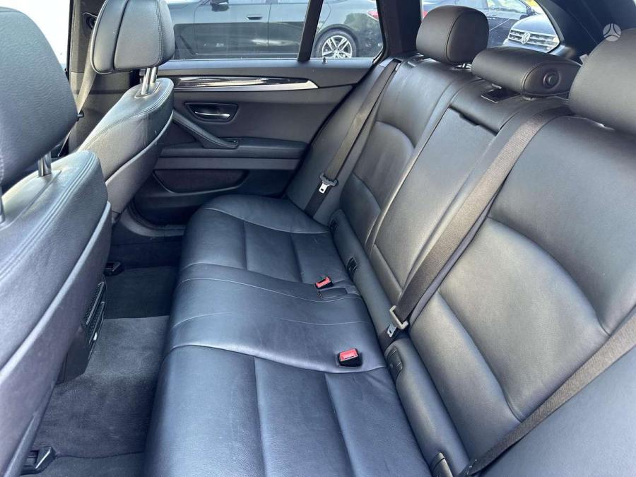 Black BMW 525 2013 in Vilnius, with an engine capacity of 2.00 L and mileage of 285 thousand km for 10000 €, photo 12 on AUTOMOTO.COM.LV