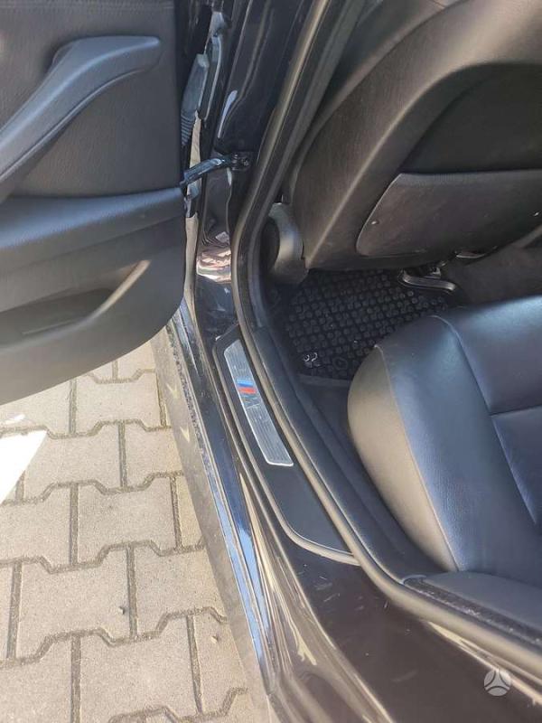 Black BMW 525 2013 in Kaunas, with an engine capacity of 2.00 L and mileage of 315 thousand km for 8500 €, photo 8 on AUTOMOTO.COM.LV