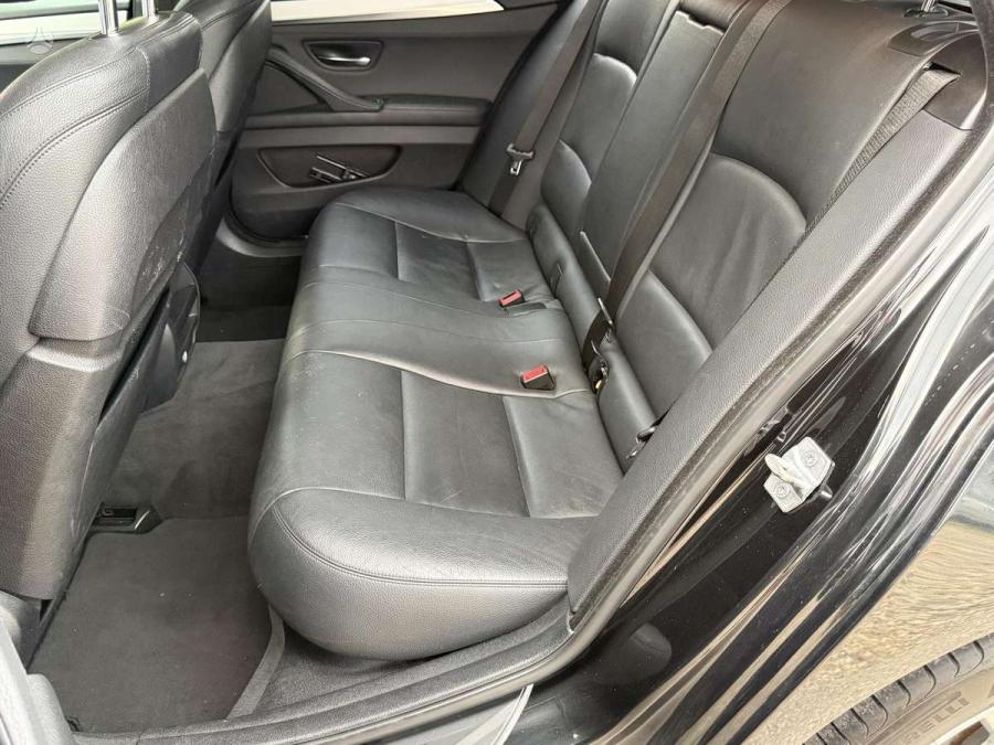 Melns BMW 525 2013 Viļņa, ar dzinēja tilpumu 2.00 L un nobraukumu 242 tūkst. km par 10500 €, foto 16 vietnē AUTOMOTO.COM.LV