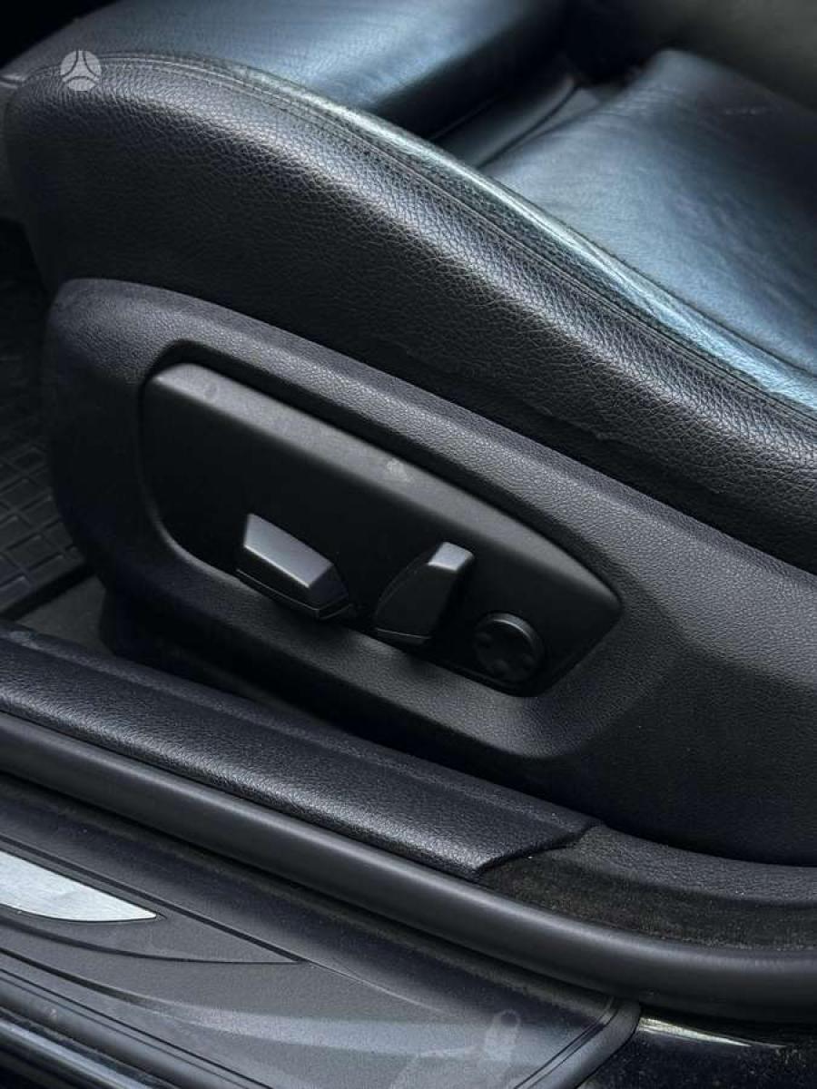Black BMW 525 2013 in Kaunas, with an engine capacity of 2.00 L and mileage of 290 thousand km for 7700 €, photo 12 on AUTOMOTO.COM.LV
