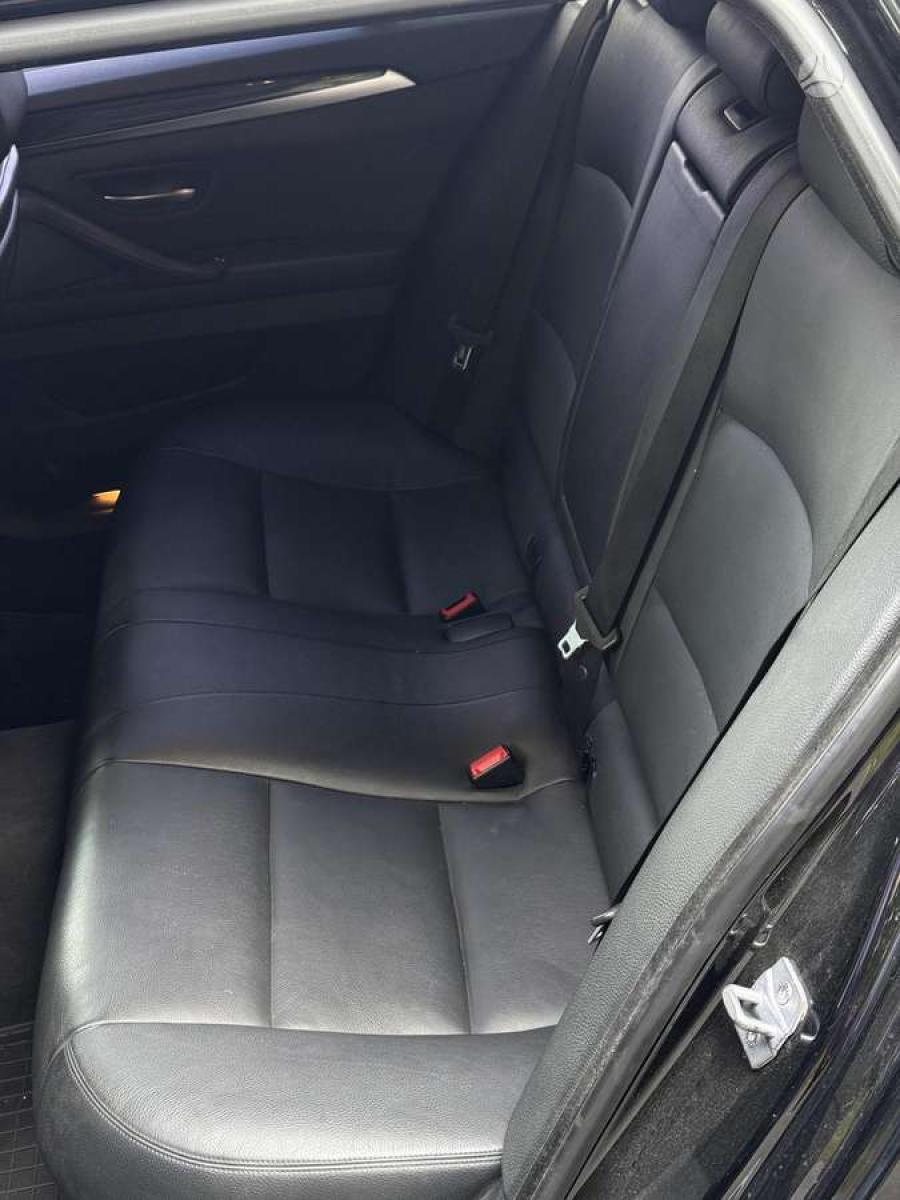 Black BMW 525 2013 in Kaunas, with an engine capacity of 2.00 L and mileage of 290 thousand km for 7700 €, photo 18 on AUTOMOTO.COM.LV