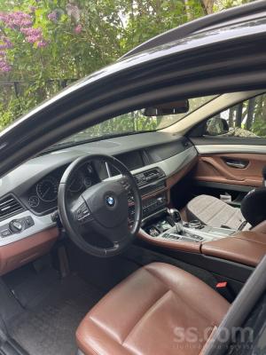 Black BMW 525 2014 in Riga, with an engine capacity of 2.00 L and mileage of 244 thousand km for 10000 €, photo 4 on AUTOMOTO.COM.LV