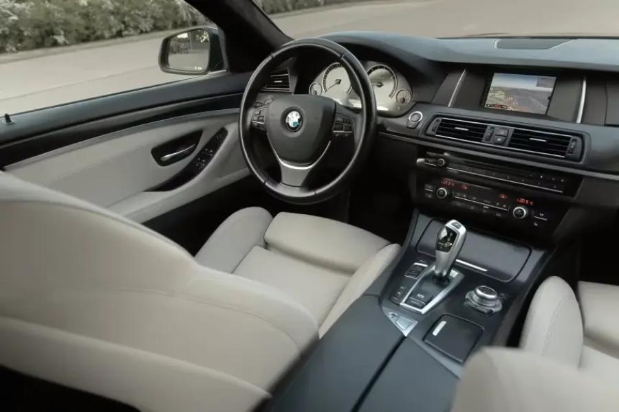 Melns BMW 525 2014 Jelgava, ar dzinēja tilpumu 2.00 L un nobraukumu 338 tūkst. km par 13000 €, foto 8 vietnē AUTOMOTO.COM.LV
