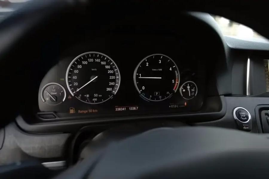 Melns BMW 525 2014 Jelgava, ar dzinēja tilpumu 2.00 L un nobraukumu 338 tūkst. km par 13000 €, foto 11 vietnē AUTOMOTO.COM.LV