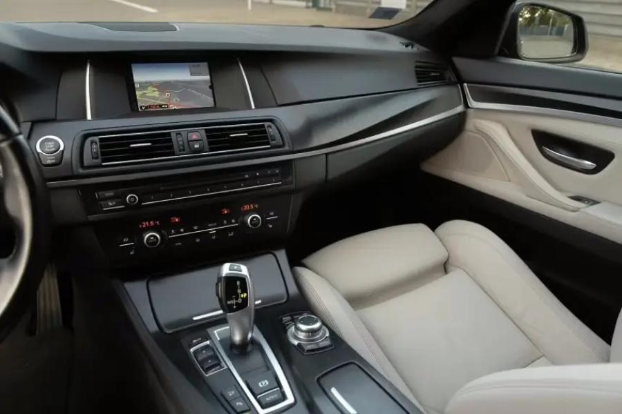 Melns BMW 525 2014 Jelgava, ar dzinēja tilpumu 2.00 L un nobraukumu 338 tūkst. km par 13000 €, foto 14 vietnē AUTOMOTO.COM.LV