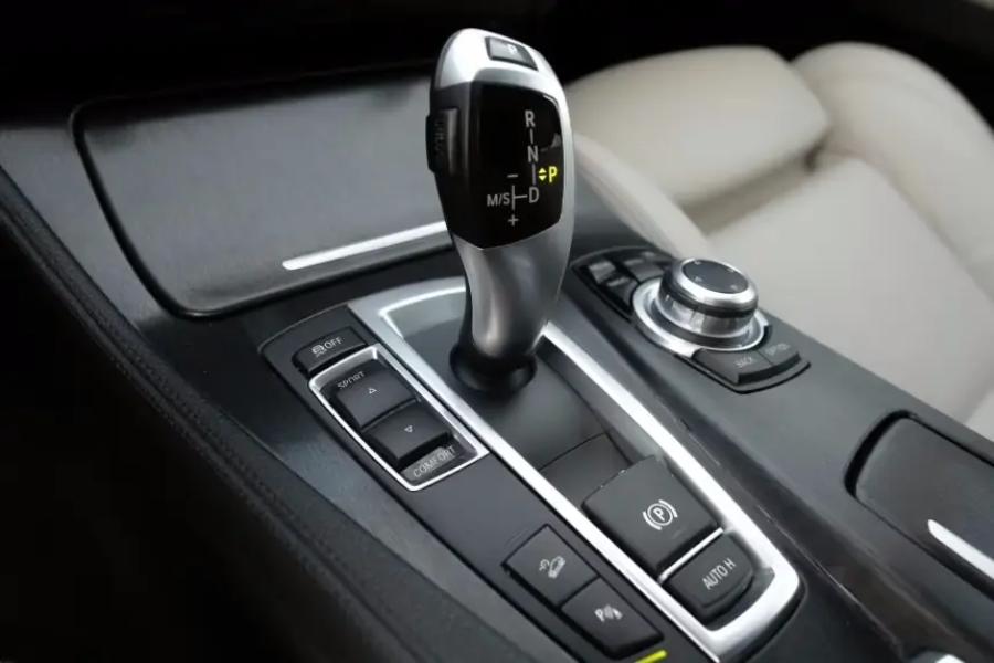 Melns BMW 525 2014 Jelgava, ar dzinēja tilpumu 2.00 L un nobraukumu 338 tūkst. km par 13000 €, foto 16 vietnē AUTOMOTO.COM.LV