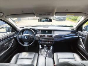 Black BMW 525 2014 in Siauliai, with an engine capacity of 2.00 L and mileage of 306 thousand km for 8900 €, photo 12 on AUTOMOTO.COM.LV
