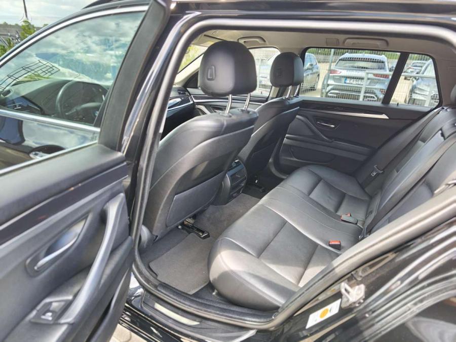 Black BMW 525 2014 in Siauliai, with an engine capacity of 2.00 L and mileage of 306 thousand km for 8900 €, photo 14 on AUTOMOTO.COM.LV