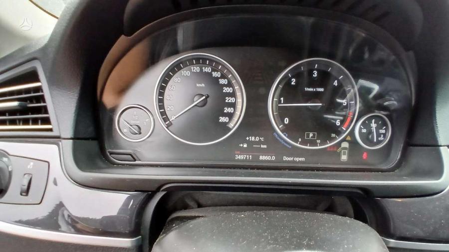 Black BMW 525 2015 in Vilnius, with an engine capacity of 2.00 L and mileage of 340 thousand km for 4900 €, photo 11 on AUTOMOTO.COM.LV