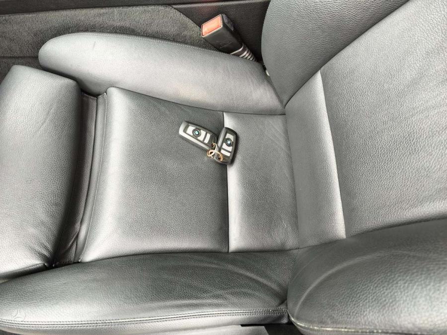 Black BMW 525 2015 in Telschi, with an engine capacity of 2.00 L and mileage of 186 thousand km for 12700 €, photo 26 on AUTOMOTO.COM.LV
