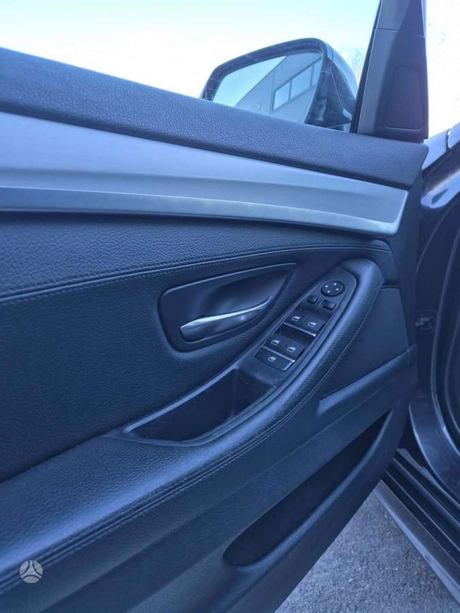 Black BMW 525 2015 in Klaipeda, with an engine capacity of 2.00 L and mileage of 272 thousand km for 11300 €, photo 4 on AUTOMOTO.COM.LV