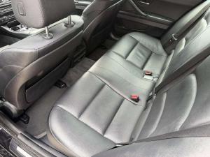 Black BMW 525 2016 in Vilnius, with an engine capacity of 2.00 L and mileage of 350 thousand km for 9549 €, photo 12 on AUTOMOTO.COM.LV
