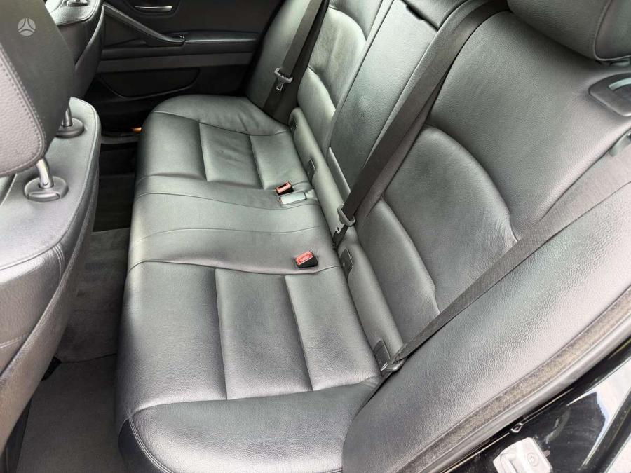 Black BMW 525 2016 in Vilnius, with an engine capacity of 2.00 L and mileage of 350 thousand km for 9549 €, photo 13 on AUTOMOTO.COM.LV