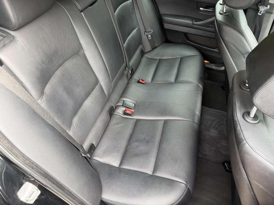 Black BMW 525 2016 in Vilnius, with an engine capacity of 2.00 L and mileage of 350 thousand km for 9549 €, photo 18 on AUTOMOTO.COM.LV