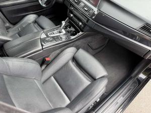 Black BMW 525 2016 in Vilnius, with an engine capacity of 2.00 L and mileage of 350 thousand km for 9549 €, photo 19 on AUTOMOTO.COM.LV