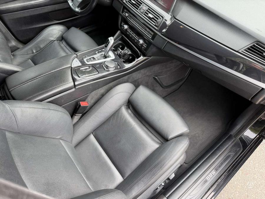 Black BMW 525 2016 in Vilnius, with an engine capacity of 2.00 L and mileage of 350 thousand km for 9549 €, photo 19 on AUTOMOTO.COM.LV
