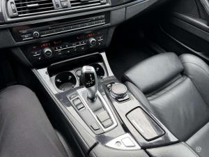 Black BMW 525 2016 in Vilnius, with an engine capacity of 2.00 L and mileage of 350 thousand km for 9549 €, photo 25 on AUTOMOTO.COM.LV