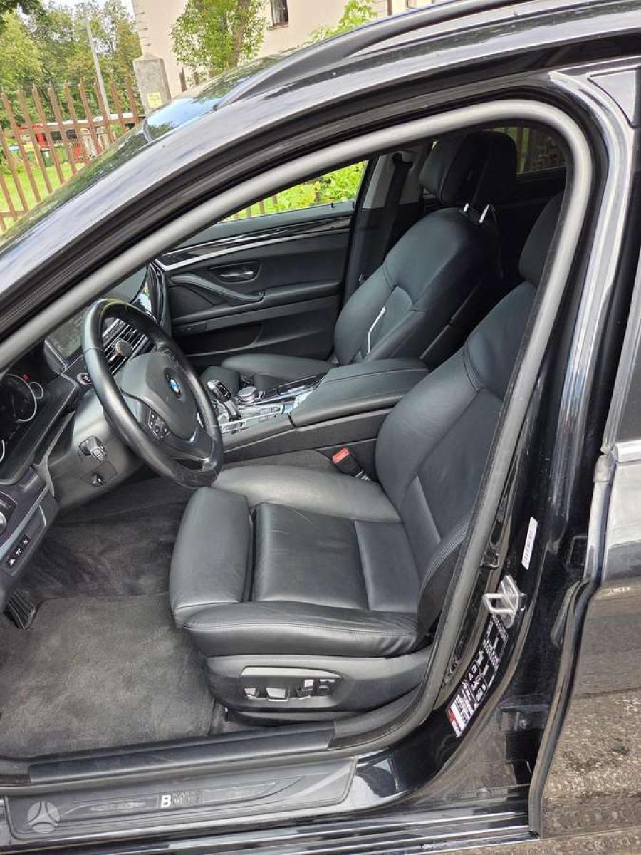 Black BMW 525 2016 in Kaunas, with an engine capacity of 2.00 L and mileage of 234 thousand km for 12750 €, photo 10 on AUTOMOTO.COM.LV