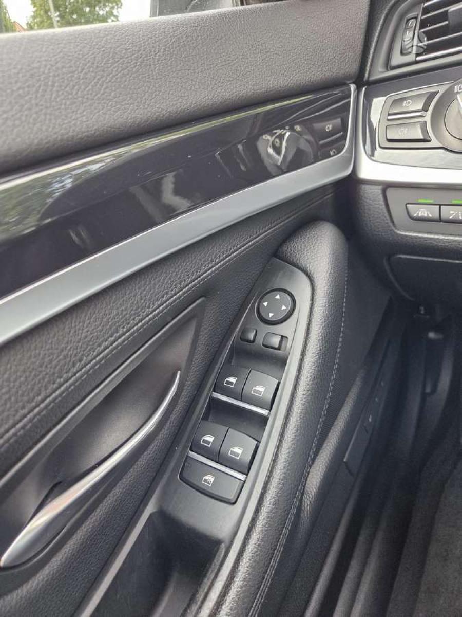 Black BMW 525 2016 in Kaunas, with an engine capacity of 2.00 L and mileage of 234 thousand km for 12750 €, photo 14 on AUTOMOTO.COM.LV