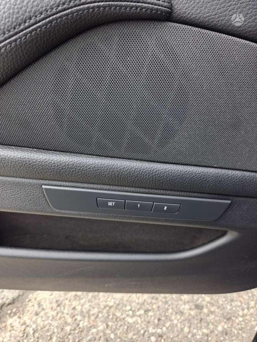 Black BMW 525 2016 in Kaunas, with an engine capacity of 2.00 L and mileage of 234 thousand km for 12750 €, photo 15 on AUTOMOTO.COM.LV