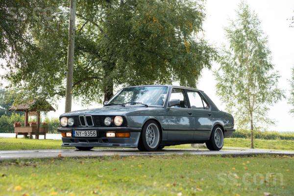 Zils BMW 525 1984 Rīga, ar dzinēja tilpumu 2.70 L un nobraukumu 216 tūkst. km par 9500 €, foto 1 vietnē AUTOMOTO.COM.LV