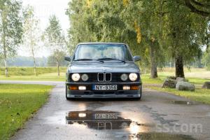 Zils BMW 525 1984 Rīga, ar dzinēja tilpumu 2.70 L un nobraukumu 216 tūkst. km par 9500 €, foto 3 vietnē AUTOMOTO.COM.LV