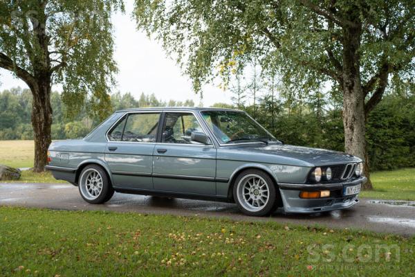 Zils BMW 525 1984 Rīga, ar dzinēja tilpumu 2.70 L un nobraukumu 216 tūkst. km par 9500 €, foto 4 vietnē AUTOMOTO.COM.LV