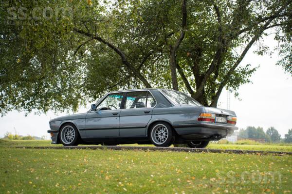 Zils BMW 525 1984 Rīga, ar dzinēja tilpumu 2.70 L un nobraukumu 216 tūkst. km par 9500 €, foto 7 vietnē AUTOMOTO.COM.LV