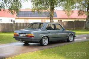 Zils BMW 525 1984 Rīga, ar dzinēja tilpumu 2.70 L un nobraukumu 216 tūkst. km par 9500 €, foto 11 vietnē AUTOMOTO.COM.LV