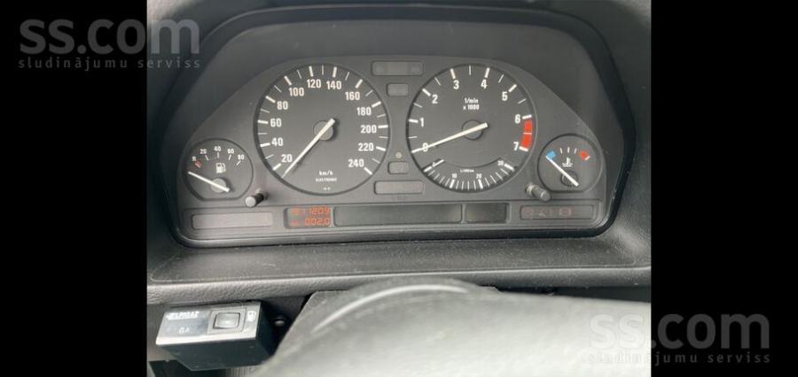 Zils BMW 525 1989 Rīga, ar dzinēja tilpumu 2.50 L un nobraukumu 317 tūkst. km par 5500 €, foto 9 vietnē AUTOMOTO.COM.LV