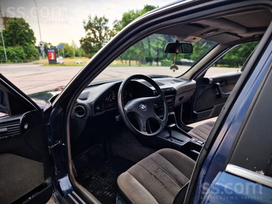 Blue BMW 525 1989 in Tallinn, with an engine capacity of 2.50 L and mileage of 303 thousand km for 4500 €, photo 13 on AUTOMOTO.COM.LV