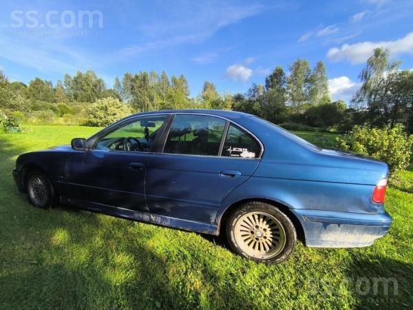 Blue BMW 525 2001 in Cesis, with an engine capacity of 3.00 L and mileage of 504 thousand km for 1250 €, photo 3 on AUTOMOTO.COM.LV