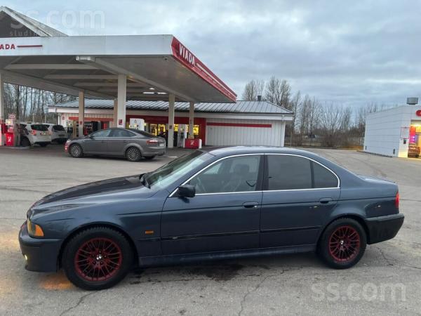 Zils BMW 525 2001 Rīga, ar dzinēja tilpumu 2.50 L un nobraukumu 497 tūkst. km par 2500 €, foto 3 vietnē AUTOMOTO.COM.LV