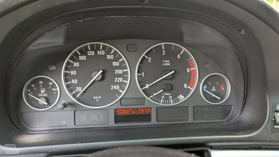 Blue BMW 525 2002 in Kaunas, with an engine capacity of 2.50 L and mileage of 401 thousand km for 3000 €, photo 13 on AUTOMOTO.COM.LV