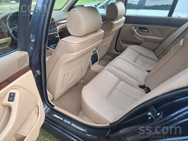 Blue BMW 525 2002 in Talsi, with an engine capacity of 2.50 L and mileage of 228 thousand km for 2999 €, photo 10 on AUTOMOTO.COM.LV