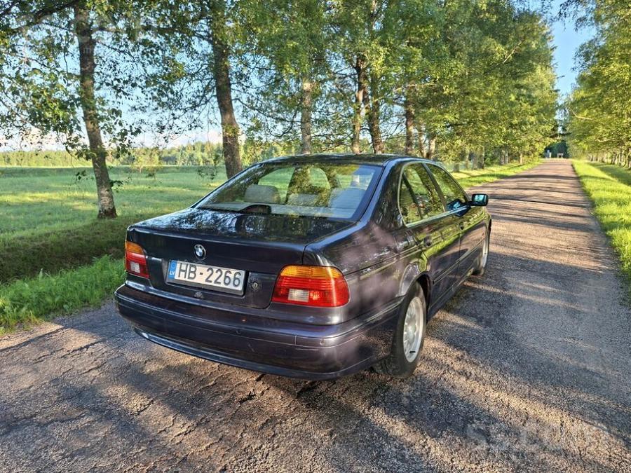 Blue BMW 525 2002 in Talsi, with an engine capacity of 2.50 L and mileage of 228 thousand km for 2600 €, photo 5 on AUTOMOTO.COM.LV