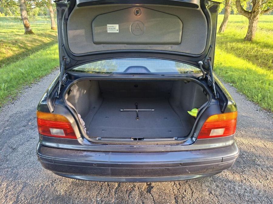Blue BMW 525 2002 in Talsi, with an engine capacity of 2.50 L and mileage of 228 thousand km for 2600 €, photo 6 on AUTOMOTO.COM.LV
