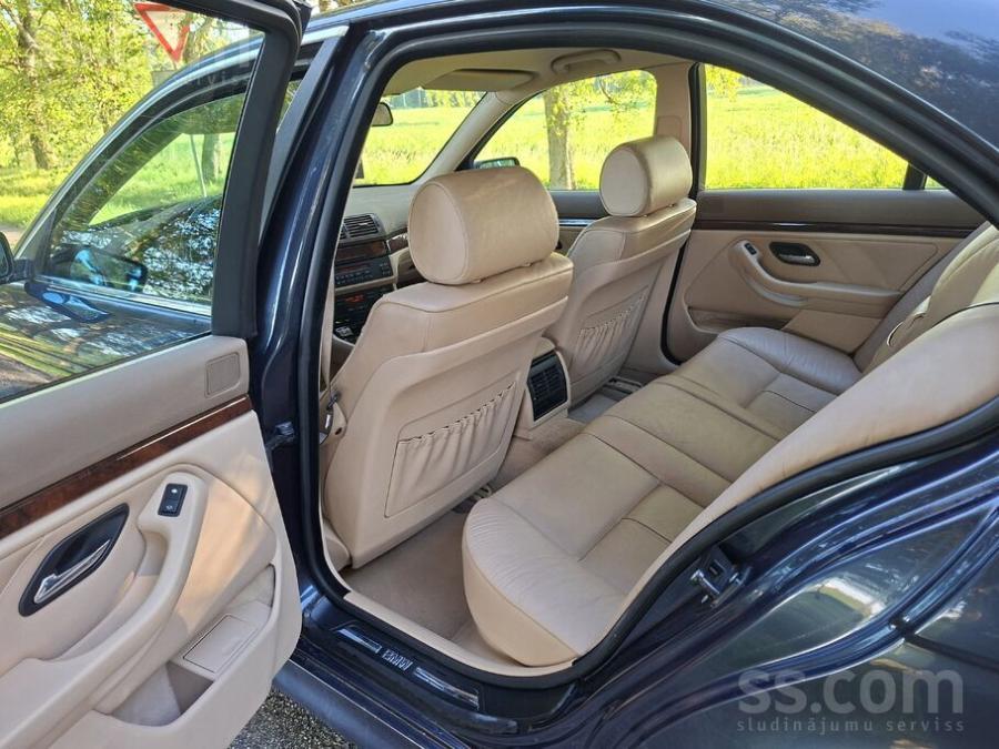Blue BMW 525 2002 in Talsi, with an engine capacity of 2.50 L and mileage of 228 thousand km for 2600 €, photo 8 on AUTOMOTO.COM.LV