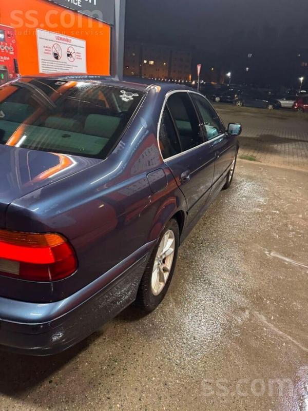 Zils BMW 525 2002 Rīga, ar dzinēja tilpumu 2.50 L un nobraukumu 510 tūkst. km par 1000 €, foto 3 vietnē AUTOMOTO.COM.LV